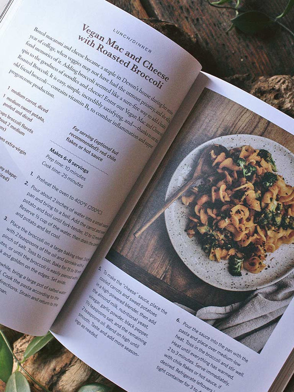 The Moon Cycle Cookbook - A Holistic Nutrition Guide for a Well-Balanc ...